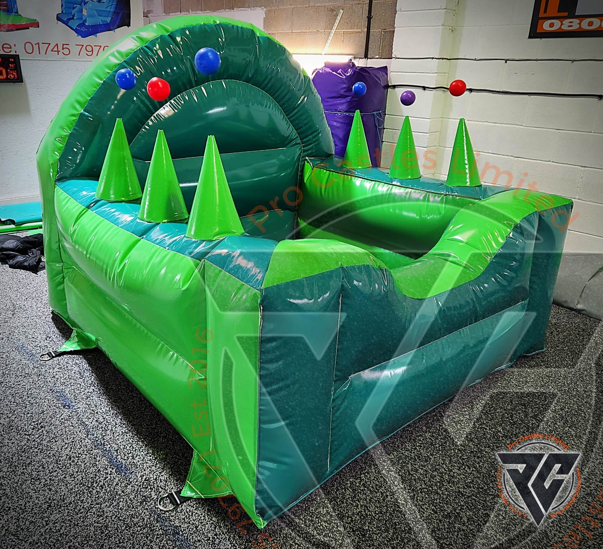 6ft X 7ft X 5ft Two Tone Green Ball Pool With Jugglers - Pro Castles ...
